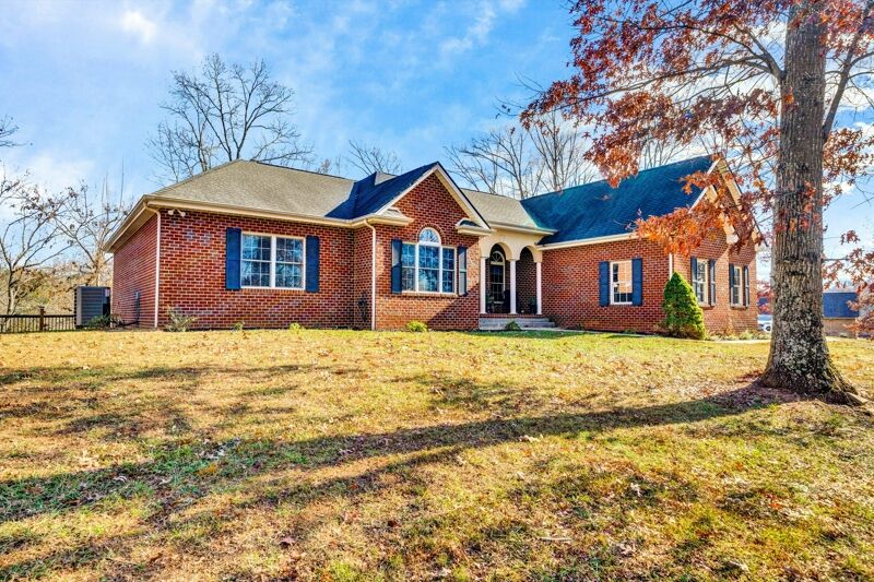 3 Bedroom Home in Goodview - $749,900