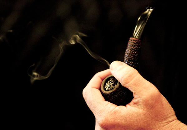 Pipe devotees puff it out at Milan Tobacconists