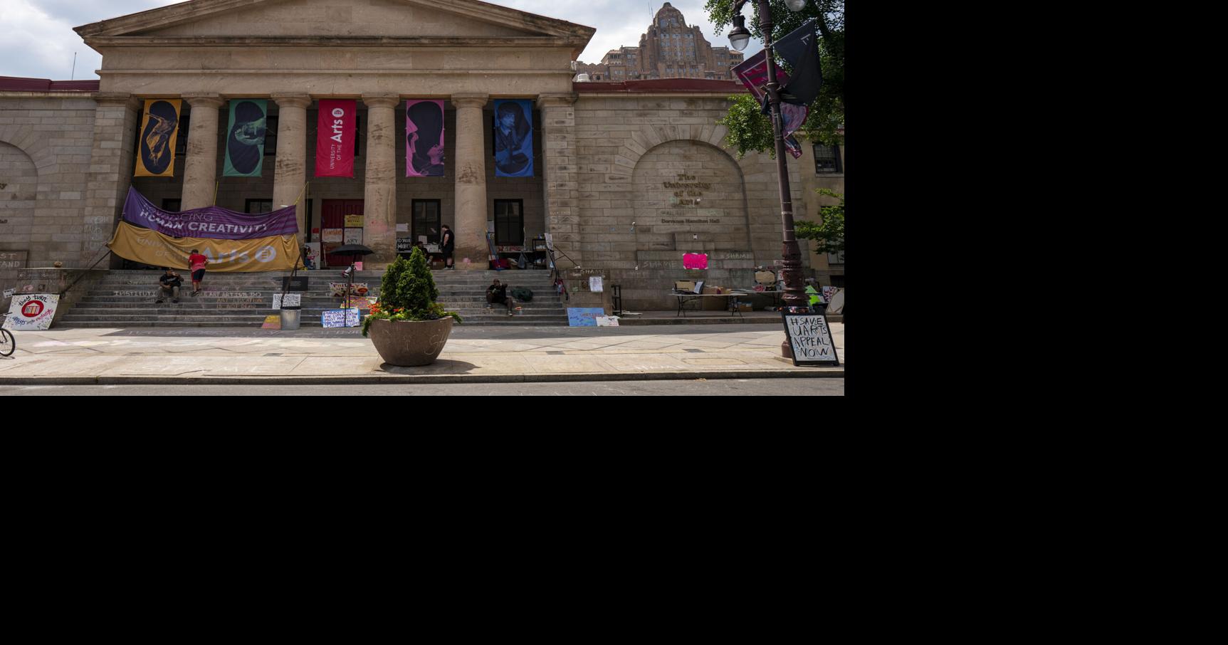 When private colleges close, students are left scrambling