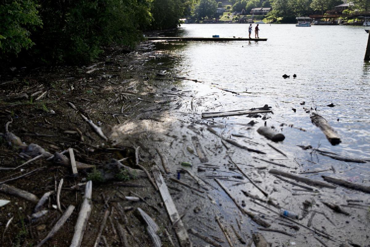 Spring flooding brings most debris into Claytor Lake in years