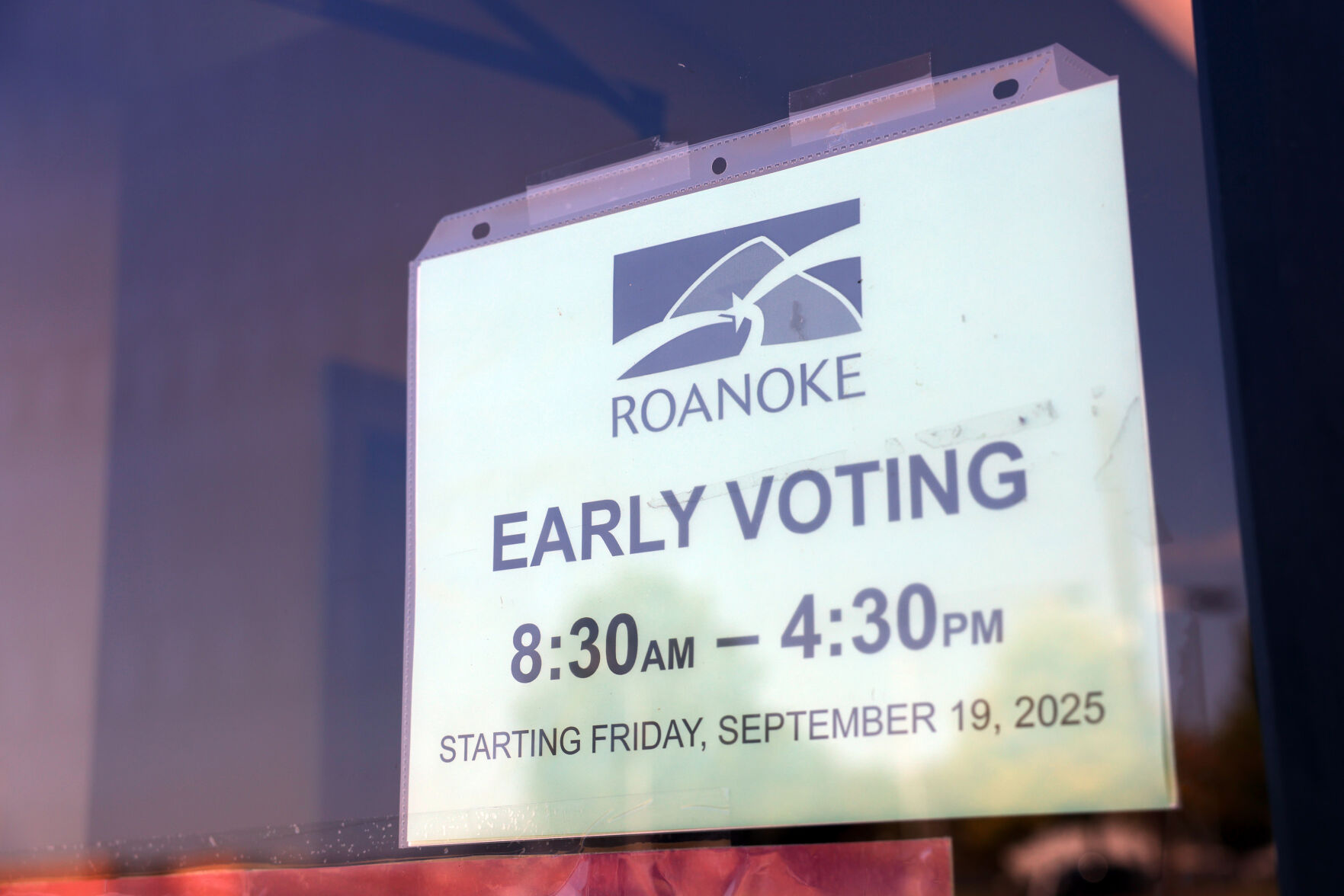 Hundreds of 'early birds' flock to early voting in Roanoke