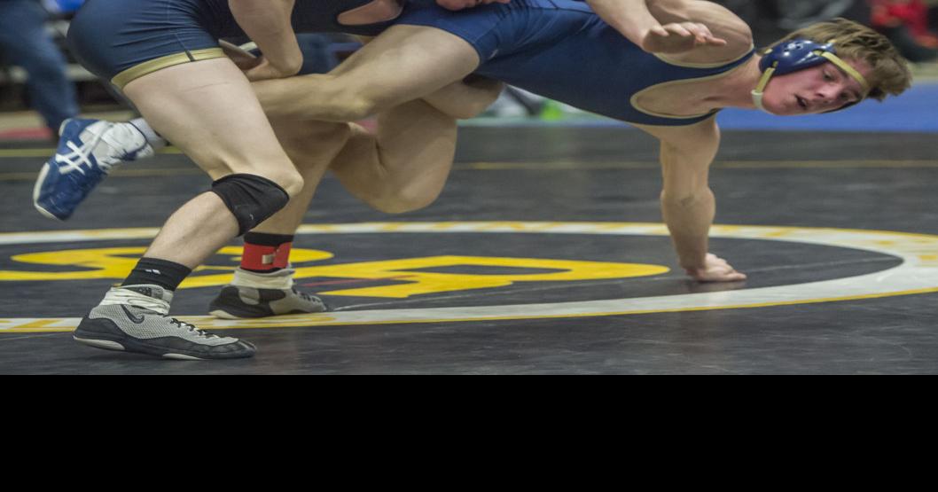 State wrestling notebook: Christiansburg, Cave Spring close in standings