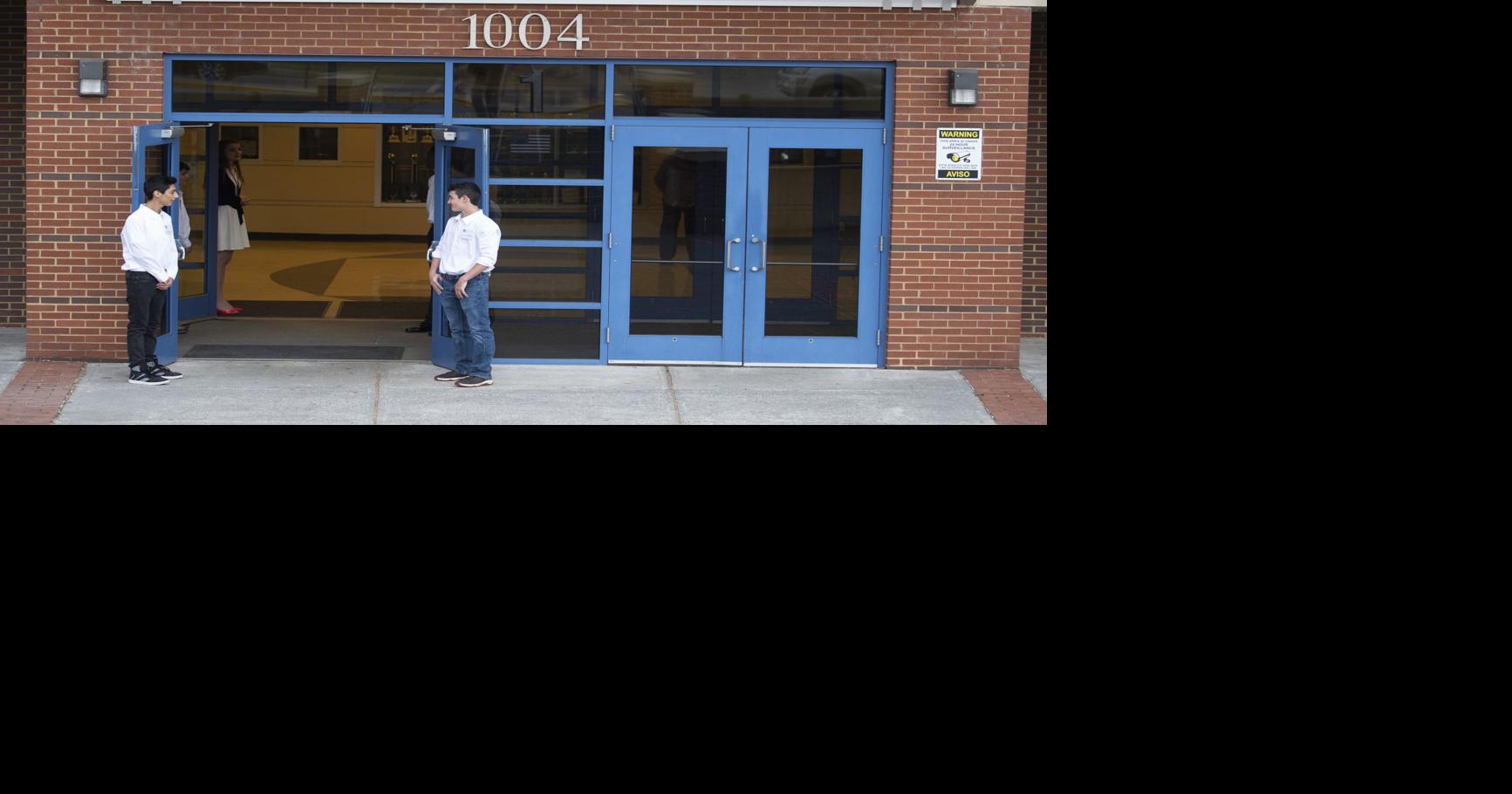 Roanoke honors family of John P. Fishwick at middle school dedication