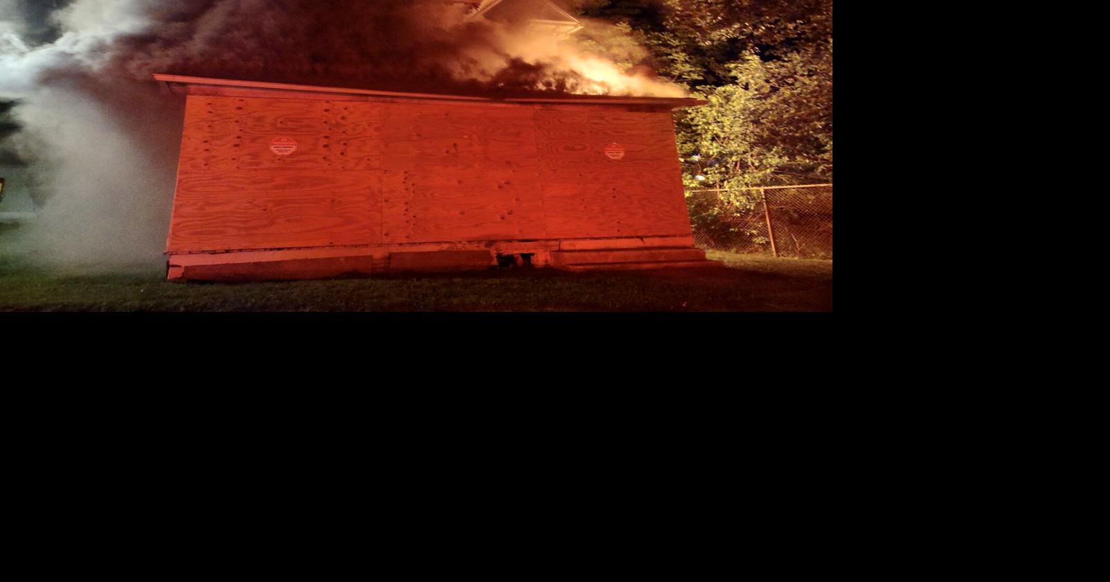 Abandoned house in southeast Roanoke catches fire