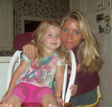 Mom-daughter lookalikes: Jane and Clara Harding