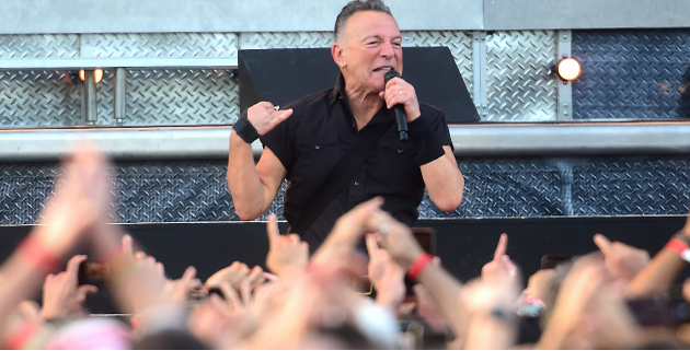 Bruce Springsteen gives into audience requests, plays “My Hometown” in ...