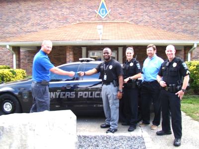 Gibbs Garage donates barbecue tickets to Conyers Police officers ...