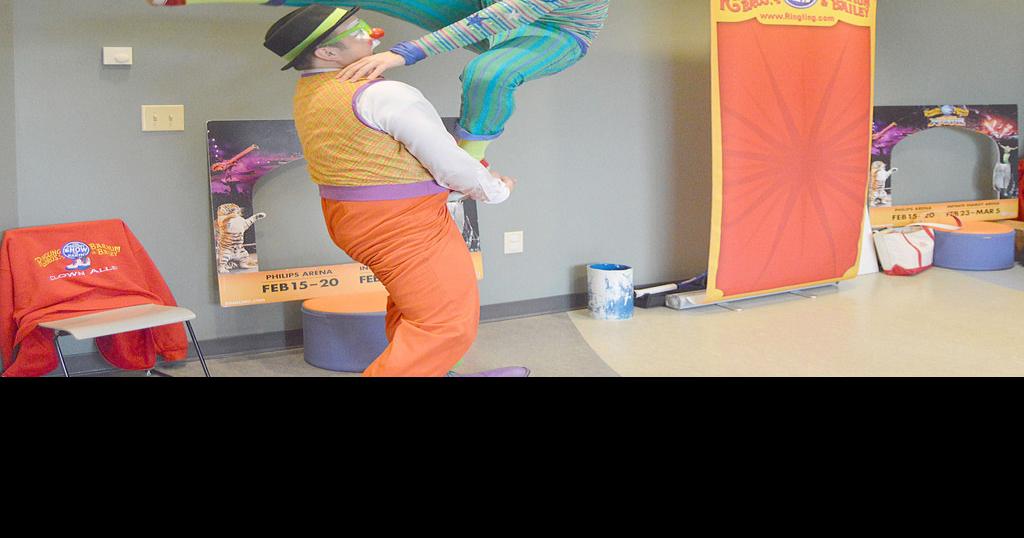 Ringling Bros clowns read to children | Multimedia ...