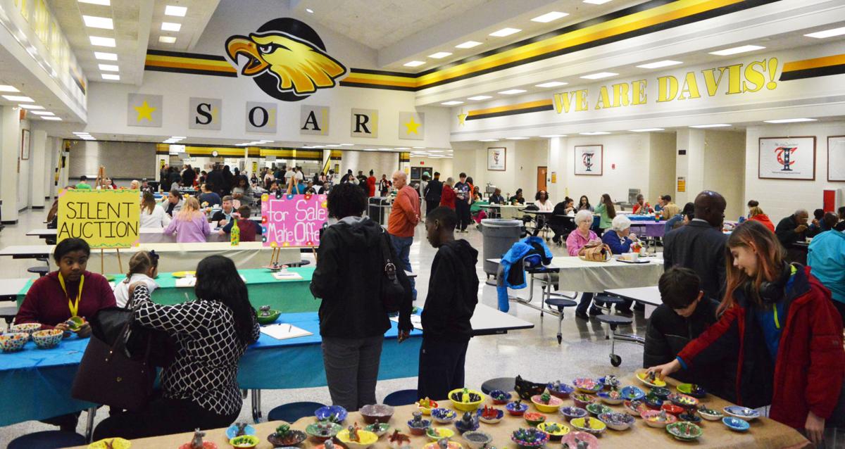 General Ray Davis collects over $1,500 at annual Empty Bowls Dinner ...