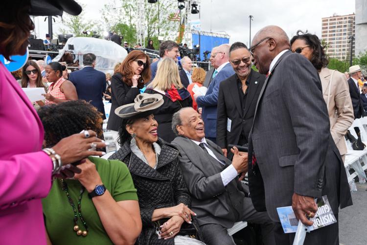 Obama Center's opening draws former presidents, music legends and A ...
