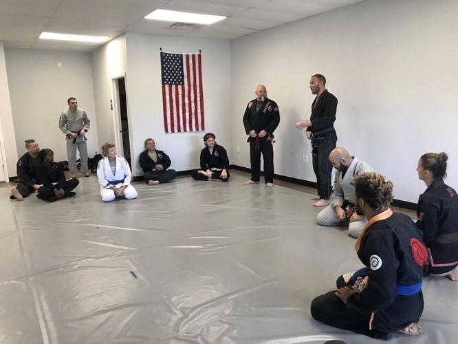 Pro fighter trains local jiu-jitsu students | Local News ...