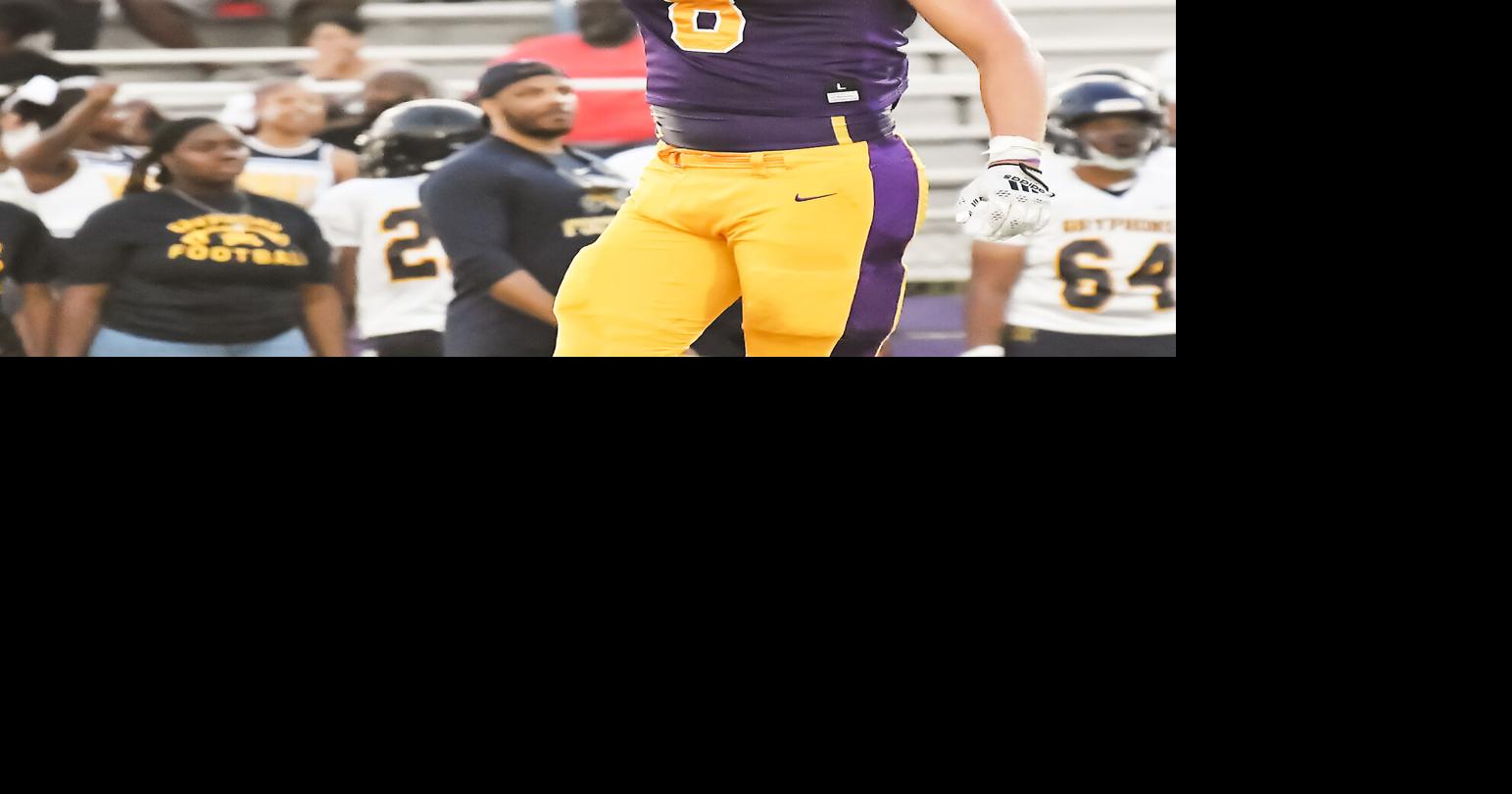 PAST MEETS PRESENT: Tarboro honors 84 state champs, blanks Gryphons ...