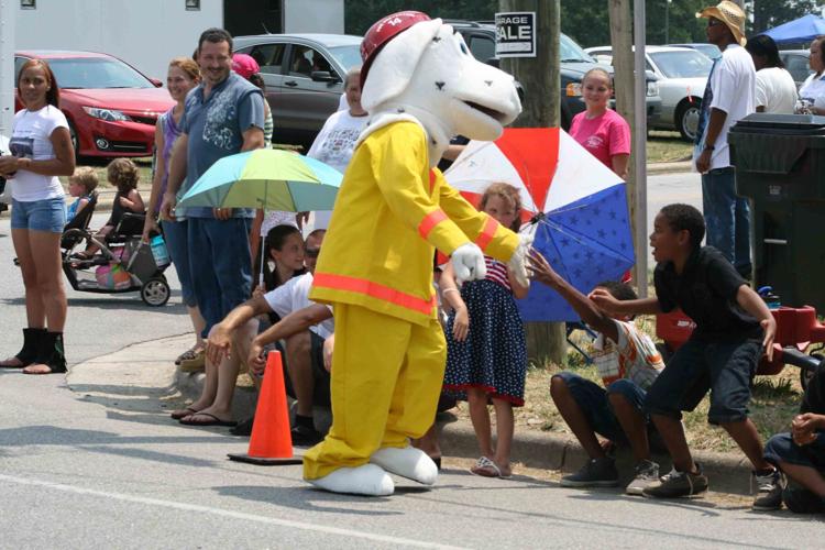 Castalia Fourth of July Parade | Multimedia | rockymounttelegram.com