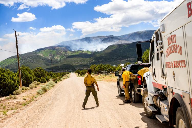 3 firefighters killed in Colorado as wildfires stoked by heat, wind ...