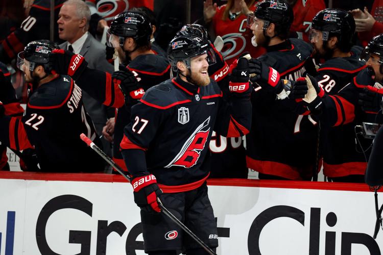 Tomas Hertl's late goal lifts Golden Knights past Hurricanes 5-4 to ...