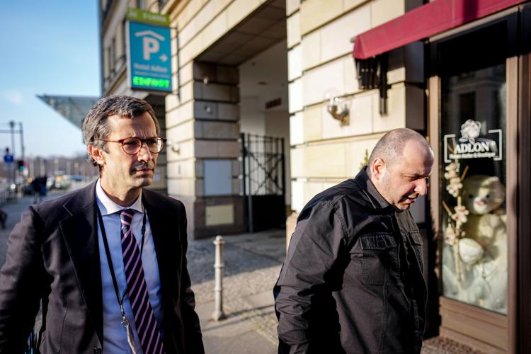 Zelenskyy offers to drop NATO bid for security guarantees but rejects ...