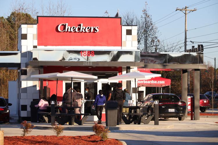 New Checkers restaurant draws big crowd, line of cars on opening day ...