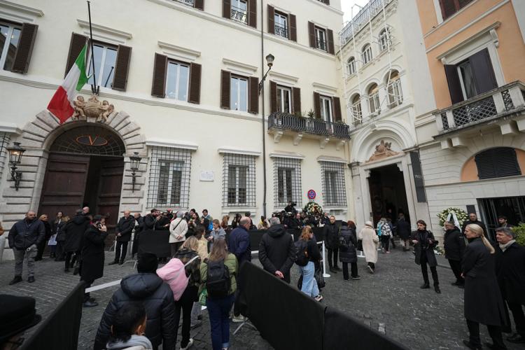 Rome pays last respects to fashion 'emperor' Valentino in a two-day ...