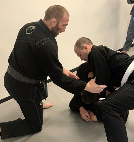 Pro fighter trains local jiu-jitsu students | Local News ...