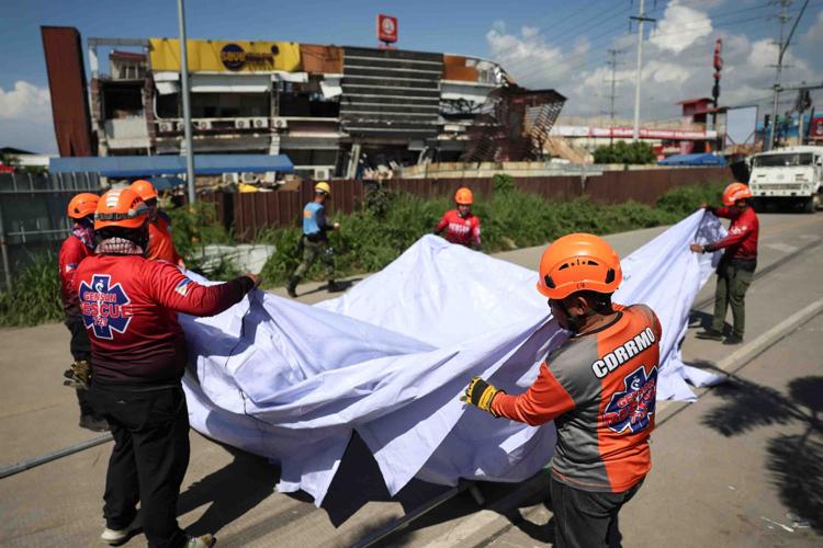 Photos show the aftermath of an earthquake in the southern Philippines ...