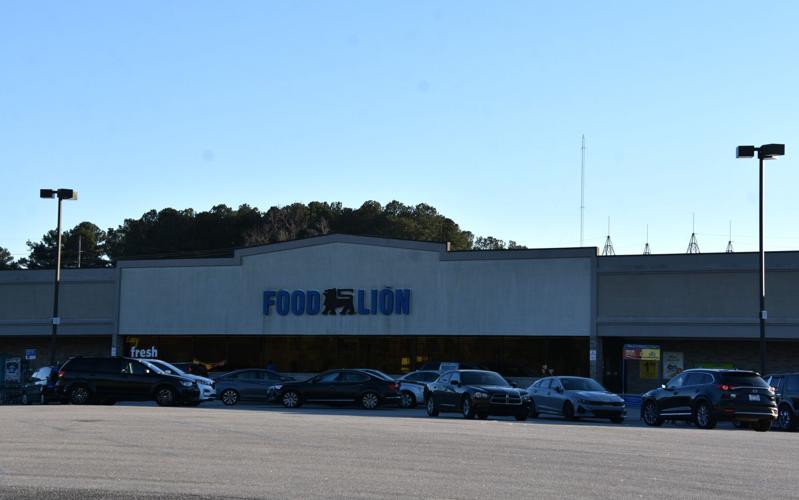 Police investigate robbery in store parking lot | Crime ...