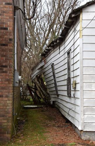 Next-door neighbors irate over deteriorating duplex | Local News ...