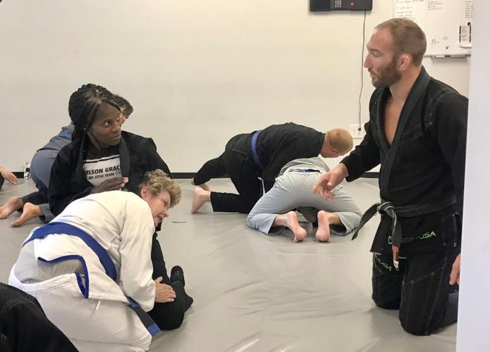 Pro fighter trains local jiu-jitsu students | Local News ...