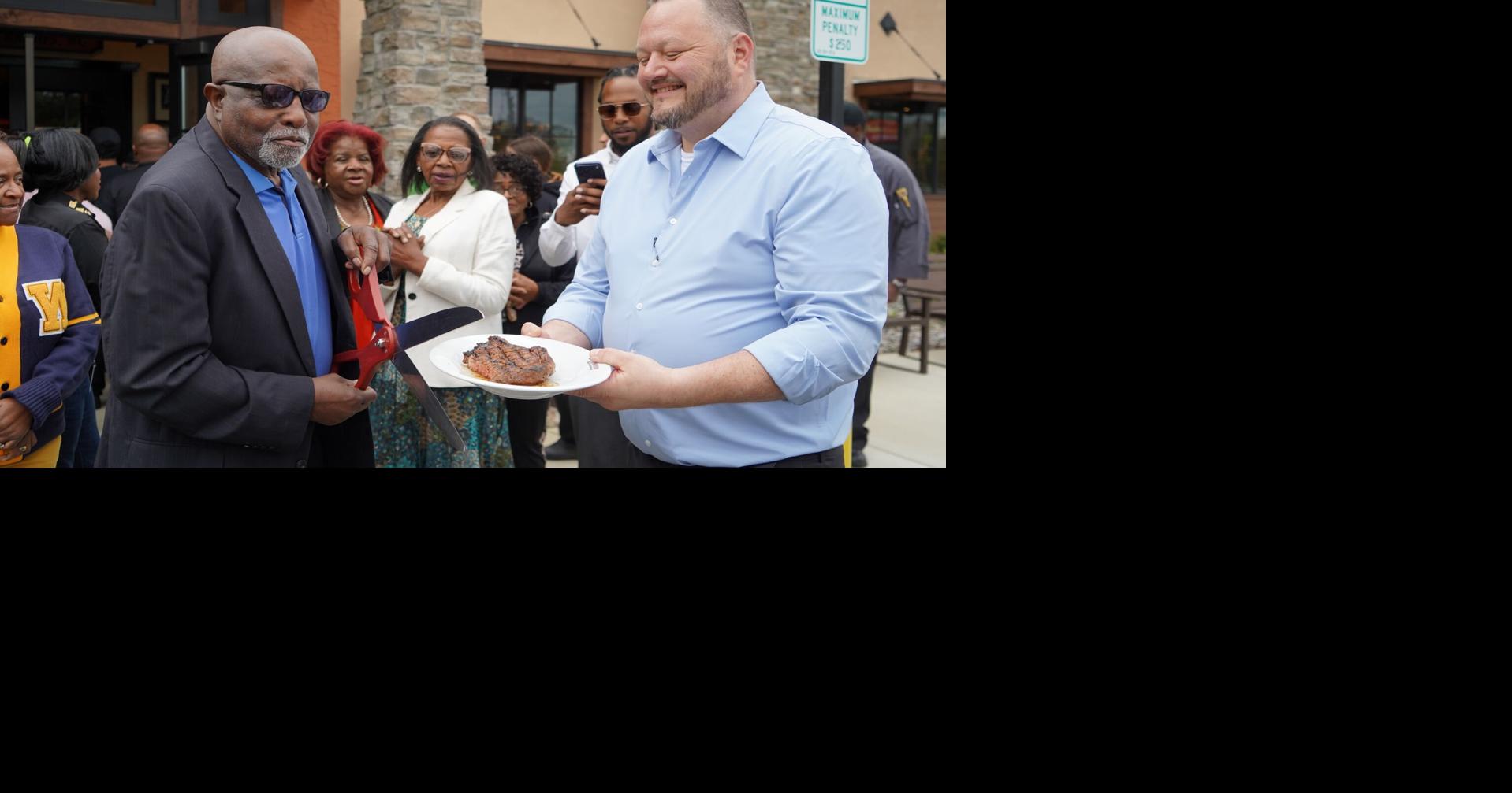 LongHorn Steakhouse opens in Weldon, donates $3,500 to United Way ...