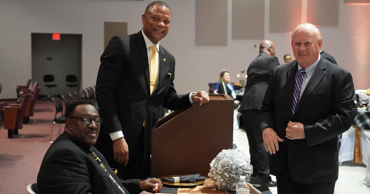 The first Hall of Fame honors athletes | Local News | rrdailyherald.com