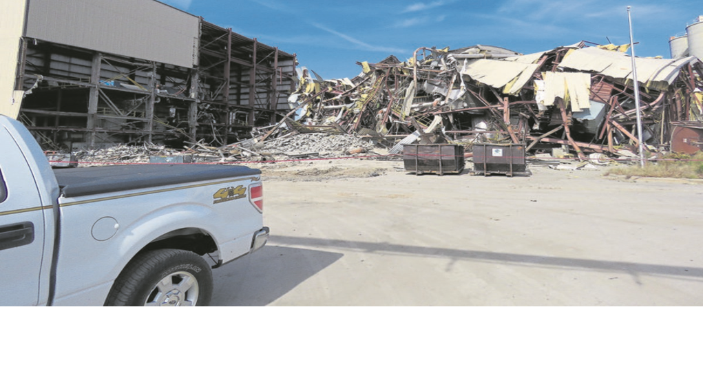 Workers safe after building collapse | Local News | rrdailyherald.com