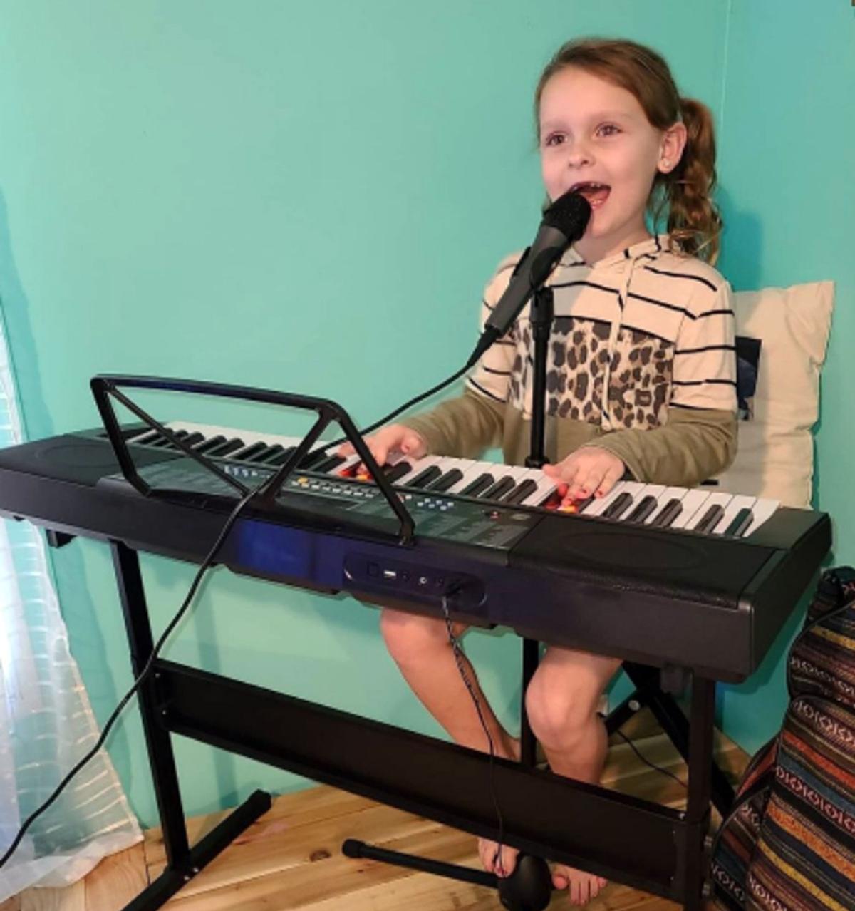 Singer Luke Bryan pulls Darci Medlin on stage | Local News ...