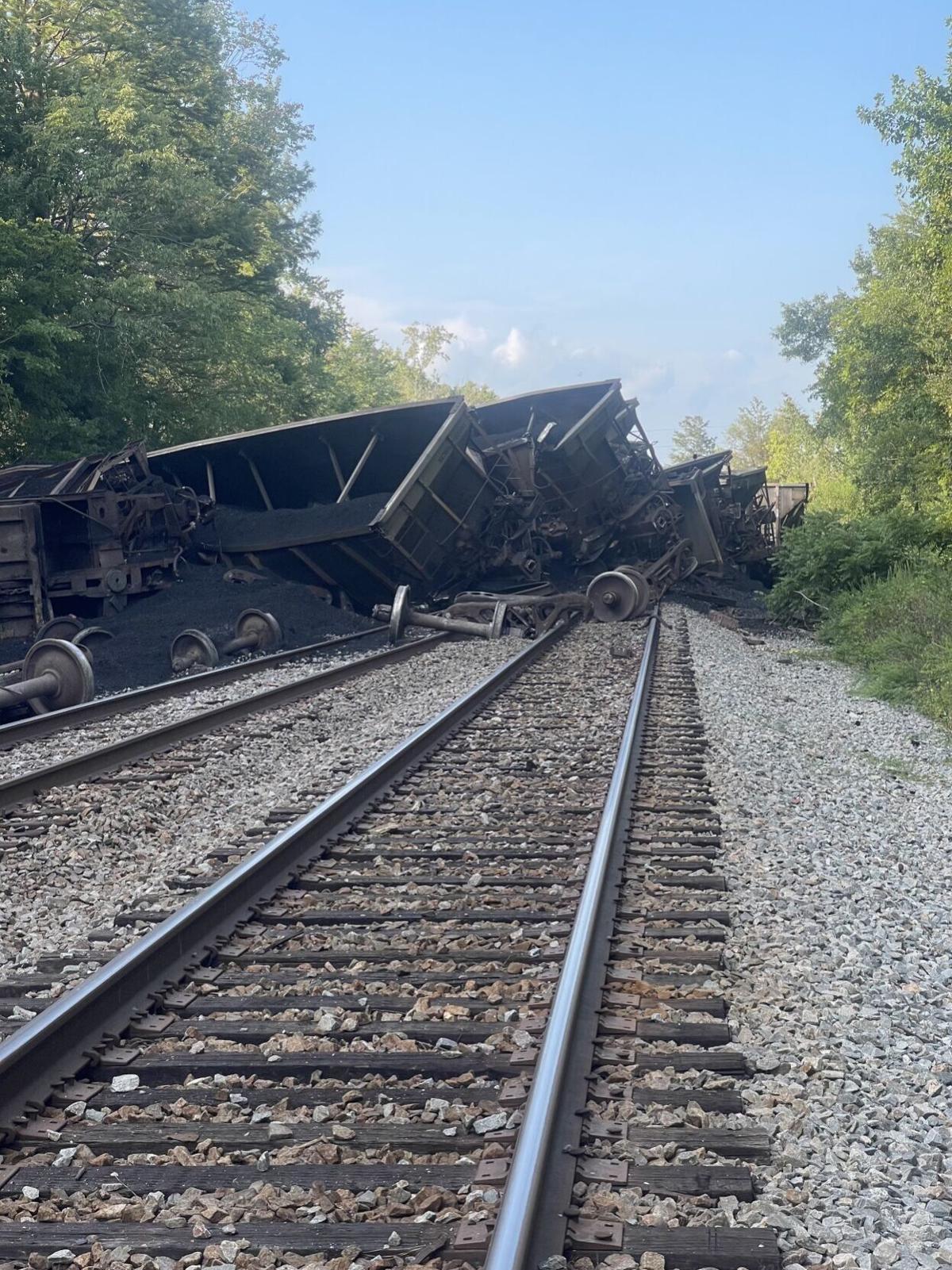 CSX train derails near Enfield on Sunday: Company says incident is no threat to community ...