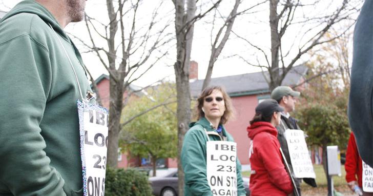Fairpoint employees picketing at home | Local News | samessenger.com