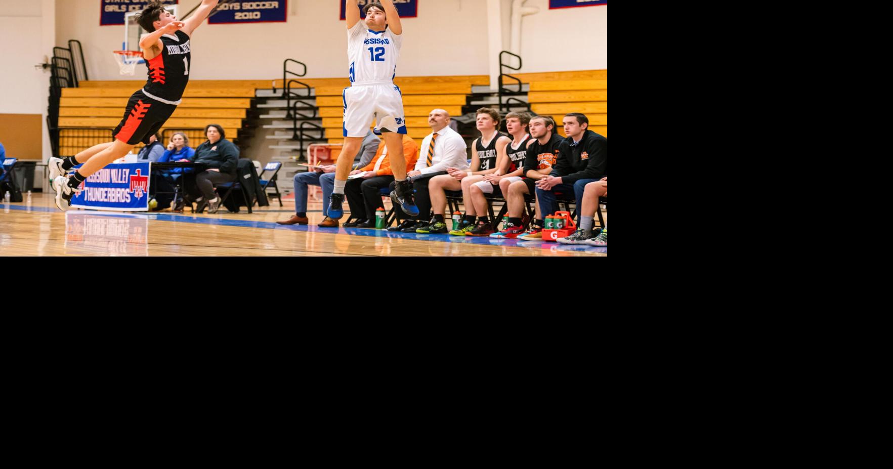 Late game push by Thunderbirds falls short against Middlebury; Brady ...