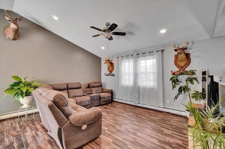 Home tour of the week: A cute Sheldon raised ranch priced at $375,000 ...