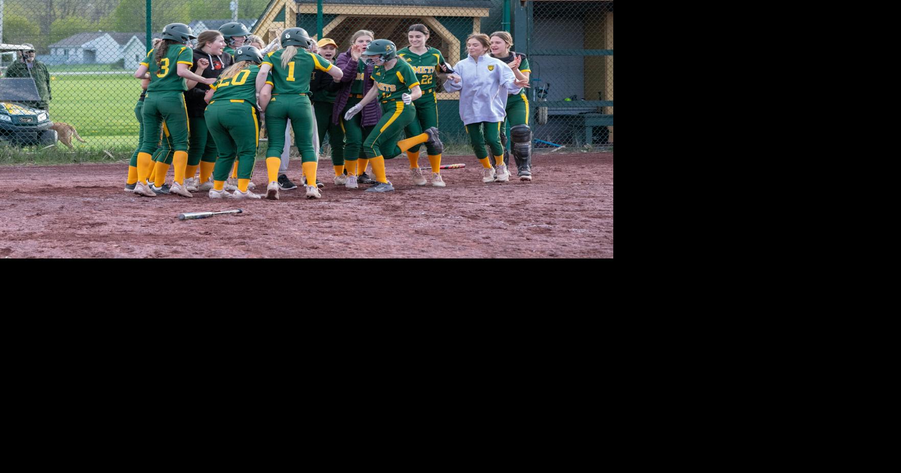 Comets outlast Lakers; Anna Smith homers! | Sports | samessenger.com