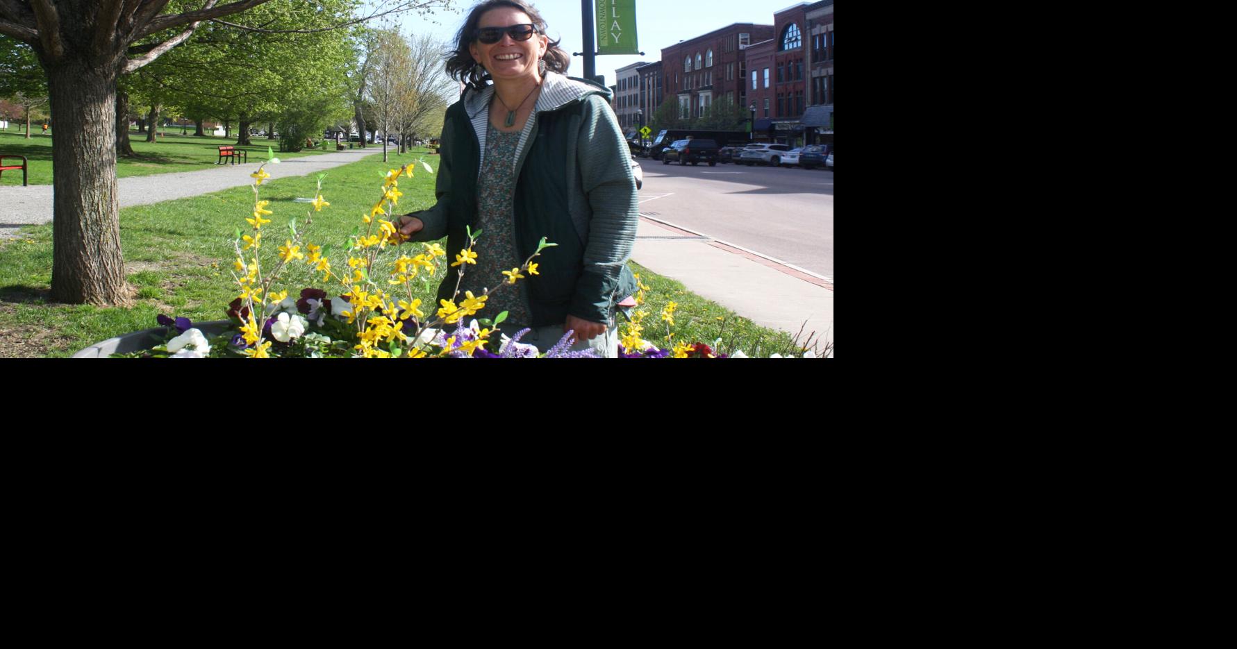 Wakefield puts best green foot forward; Downtown gardener helps Taylor ...