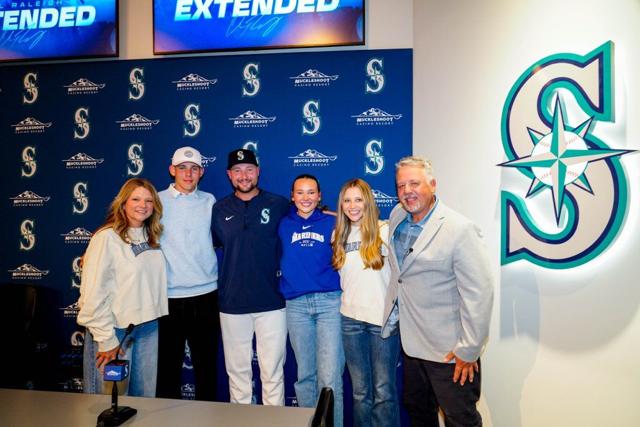 Cal Raleigh will live the dream with family at the 2025 Home Run Derby ...