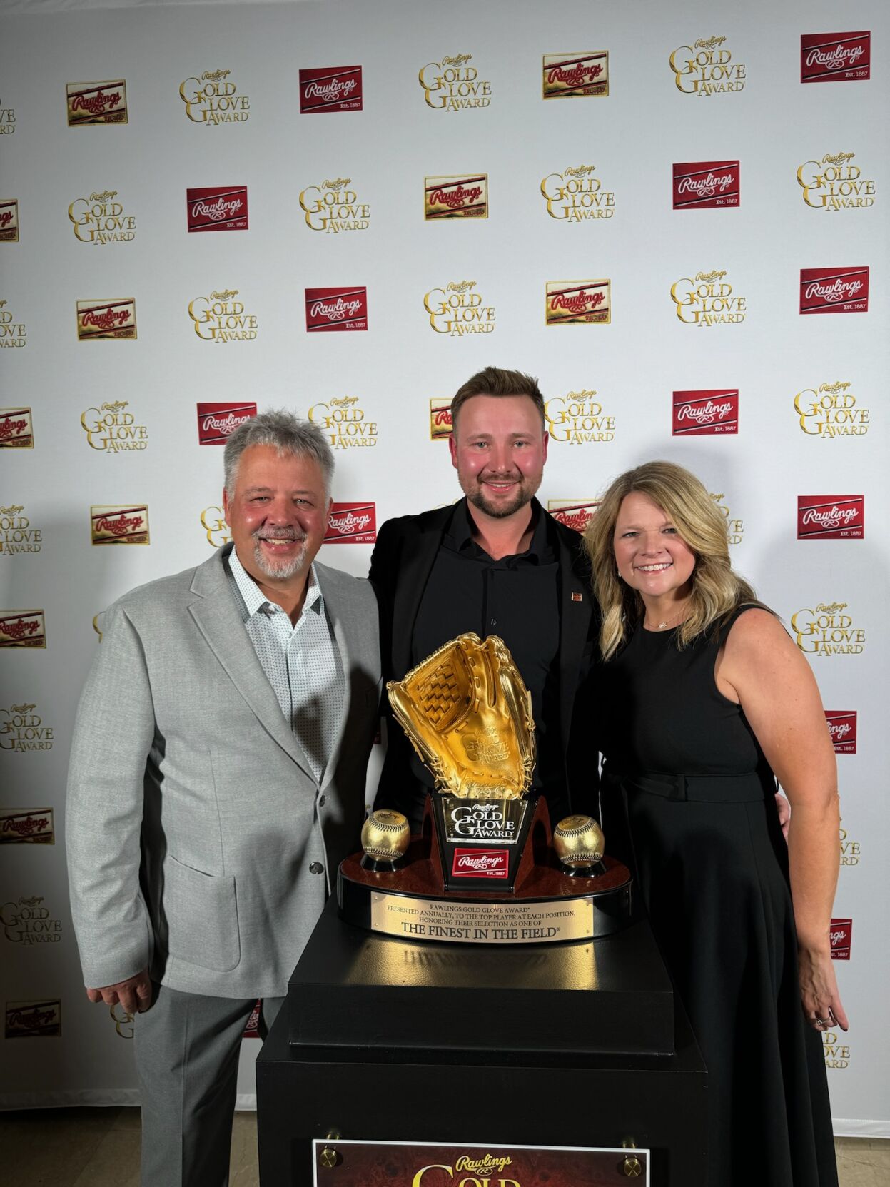 Cal Raleigh wins 2024 Rawlings Gold and Platinum Gloves! | Sports ...