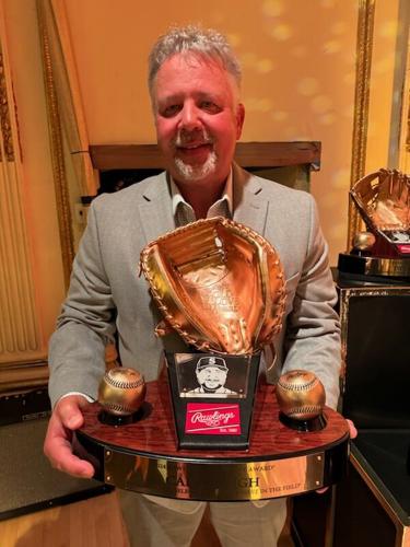 Cal Raleigh wins 2024 Rawlings Gold and Platinum Gloves! | Sports ...