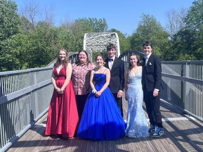 82 PHOTOS: Franklin County students go to prom | Schools | samessenger.com