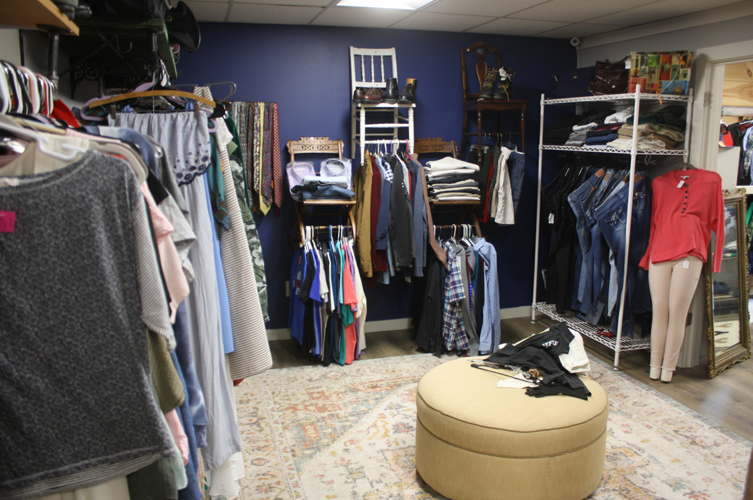 Thirsty Thrifters finds new spot; Used-goods store moves to Kingman ...