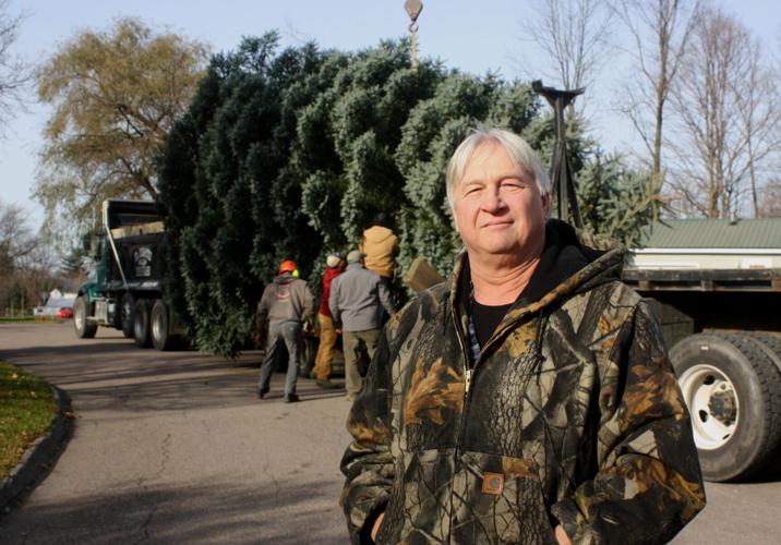 The Durfee tree goes to Montpelier | Local News | samessenger.com