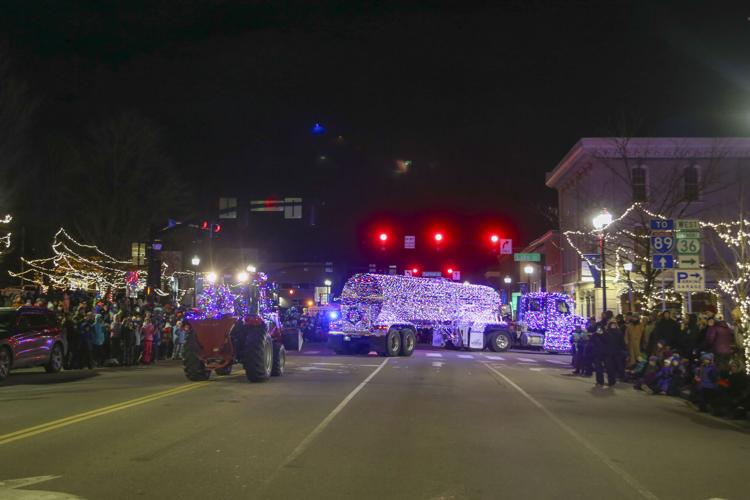 Biggest Holiday Tractor Parade draws hundreds to St. Albans | Local ...