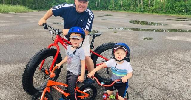 Volunteer in action: Andy Crossman spearheads signage at Hard’ack/Aldis ...