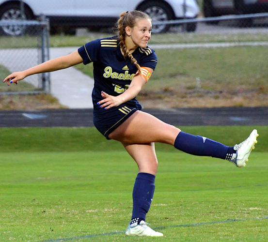 Lee, Southern rack up SAC soccer honors | Archives | sanfordherald.com