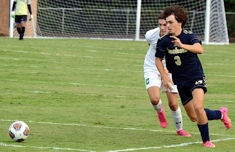 Jackets sting Bulldogs in weekend contest | Archives | sanfordherald.com