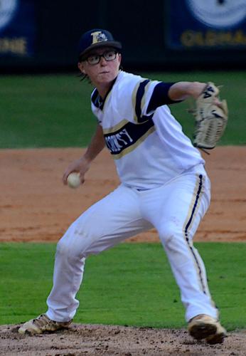 Lee outlasts SoJo to make second round | Archives | sanfordherald.com