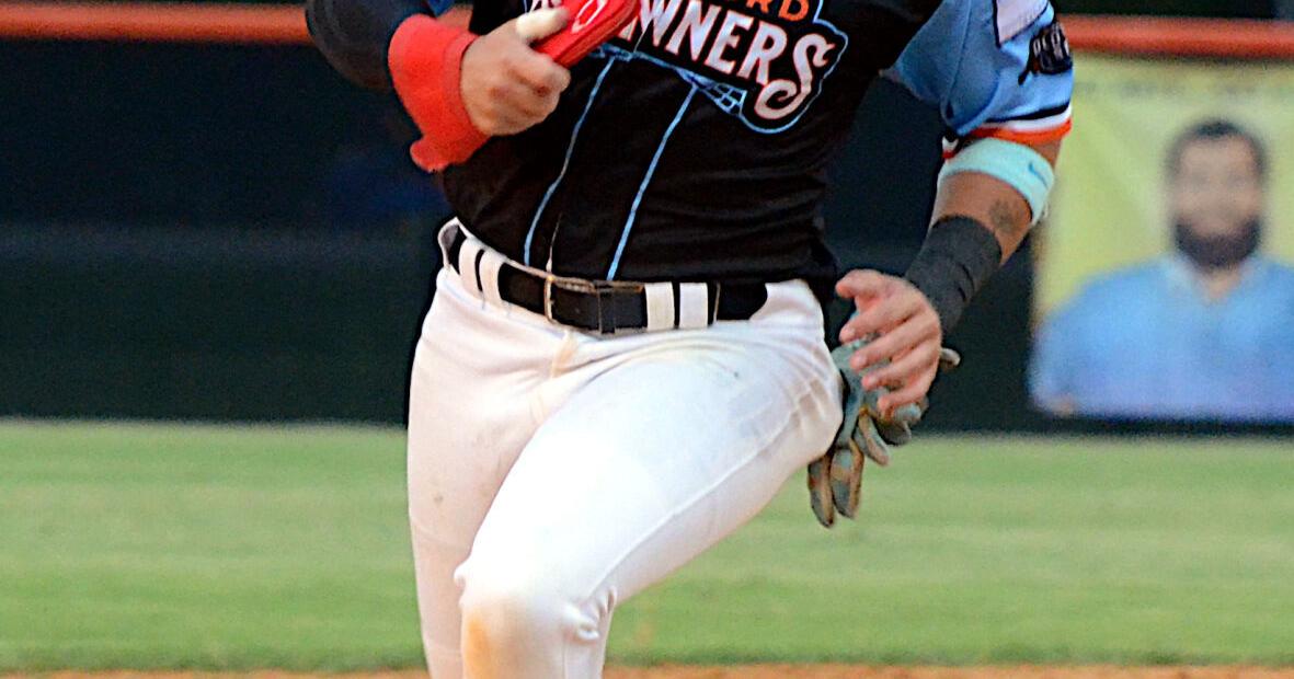 Spinners knock off division leaders again | Archives | sanfordherald.com