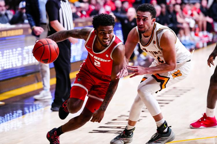 Lobos overcome huge halftime deficit to beat Wyoming, stay unbeaten in ...